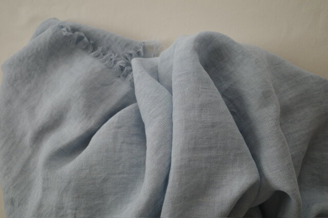 スモッキング刺繡の大判ストール・light blue | iichi 日々の暮らしを心地よくするハンドメイドやアンティークのマーケットプレイス