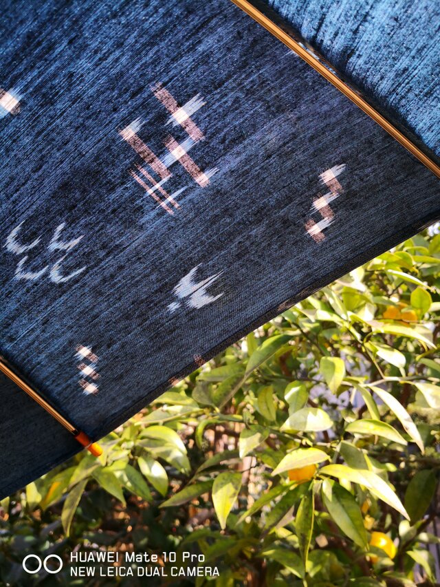 紬日傘（ブルー燕絣）着物帯リメイク053 | iichi ハンドメイド・クラフト作品・手仕事品の通販