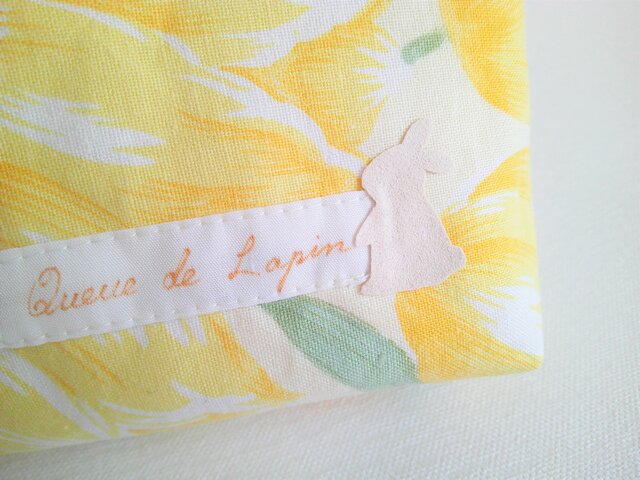 可愛いチューリップ柄ポーチ（イエロー） | iichi 日々の暮らしを心地よくするハンドメイドやアンティークのマーケットプレイス