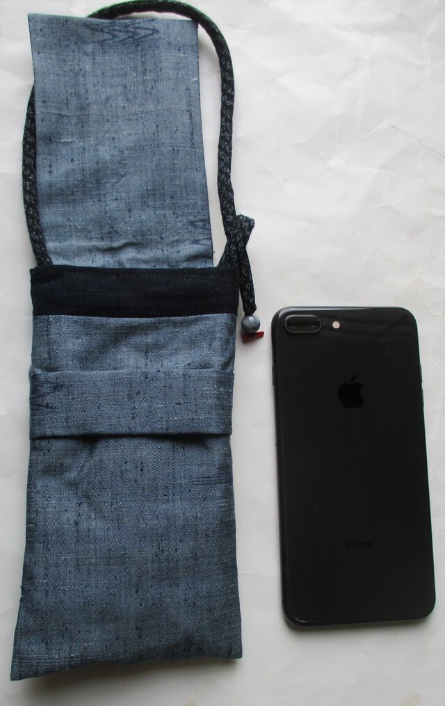 7001 琉球紬で作ったスマホポーチ＃送料無料 | iichi ハンドメイド・クラフト作品・手仕事品の通販