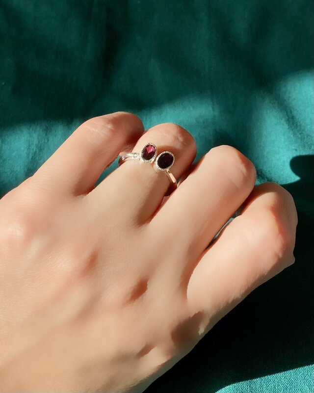 〜水先案内人〜羅針盤のアイオライトと闇を照らすガーネット silver925オープンリング | iichi ハンドメイド・クラフト作品・手仕事品の通販