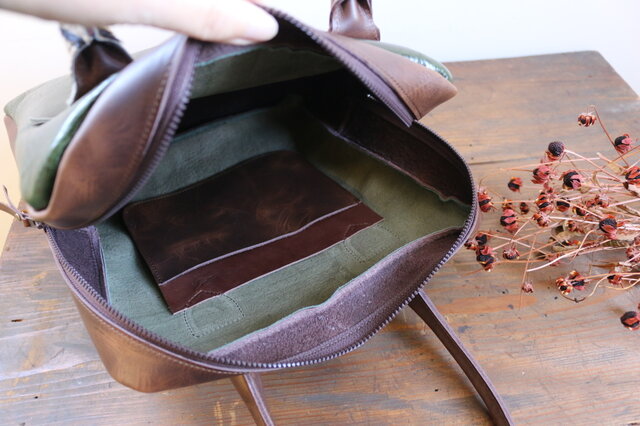 2トーンカラーのボストンbag | iichi 日々の暮らしを心地よくするハンドメイドやアンティークのマーケットプレイス