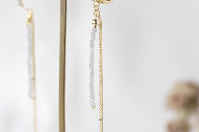 " i ? " カラーストーンイヤリング（グレームーンストーン）#1010 | iichi ハンドメイド・クラフト作品・手仕事品の通販