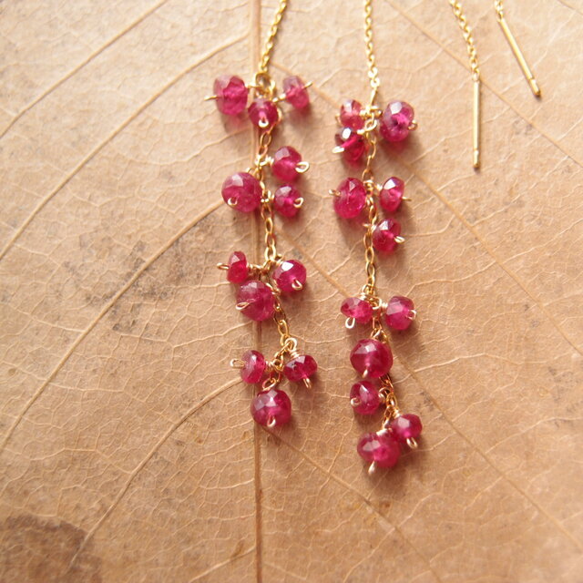 【K14gf】Ruby Earrings（Button）／ルビー アメリカンピアス | iichi 日々の暮らしを心地よくするハンドメイドやアンティークのマーケットプレイス