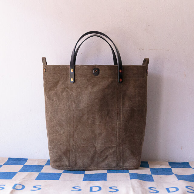 時代を経たパラフィン帆布から出る艶が素敵な1946イギリス軍ヴィンテージキャンバス2wayトートバッグIND1428 | iichi ハンドメイド・クラフト作品・手仕事品の通販