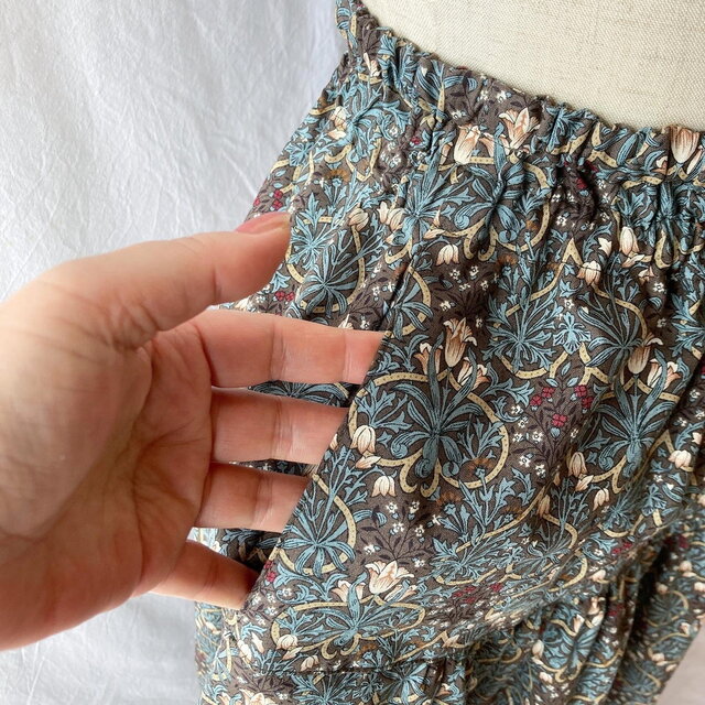 レディのためのティアードスカート：85cm（アンティークダマスク：ブラウン） | iichi ハンドメイド・クラフト作品・手仕事品の通販