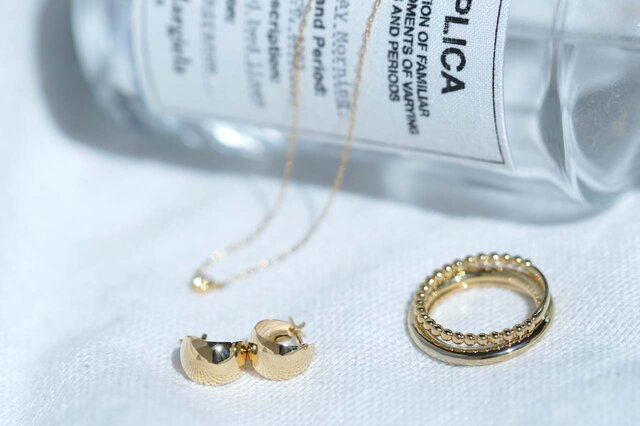 【送料無料】K18 ムーンフープピアス 7mm×10mm ペア | iichi 日々の暮らしを心地よくするハンドメイドやアンティークのマーケットプレイス