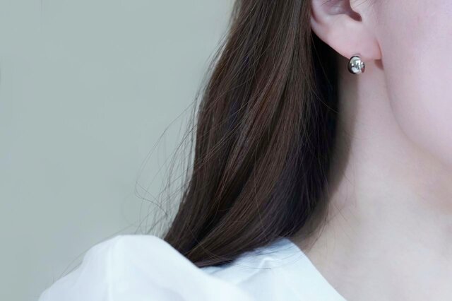 【送料無料】Pt900 ムーンフープピアス 7mm×10mm ペア | iichi 日々の暮らしを心地よくするハンドメイドやアンティークのマーケットプレイス