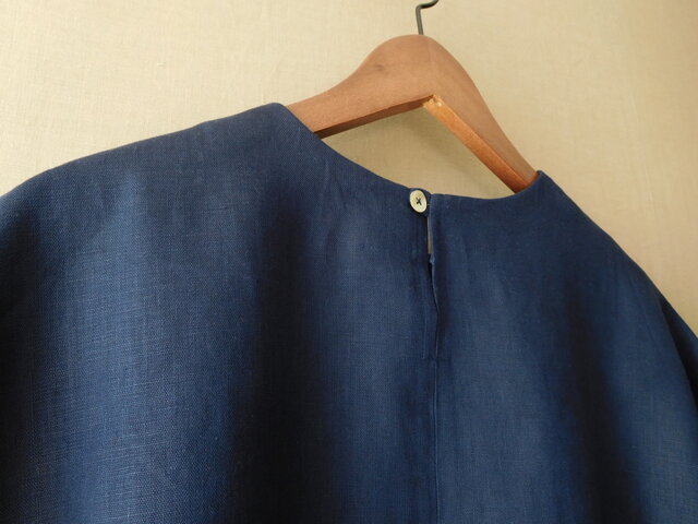 リネンのペプラムブラウス ネイビー(S~LL) | iichi 日々の暮らしを心地よくするハンドメイドやアンティークのマーケットプレイス