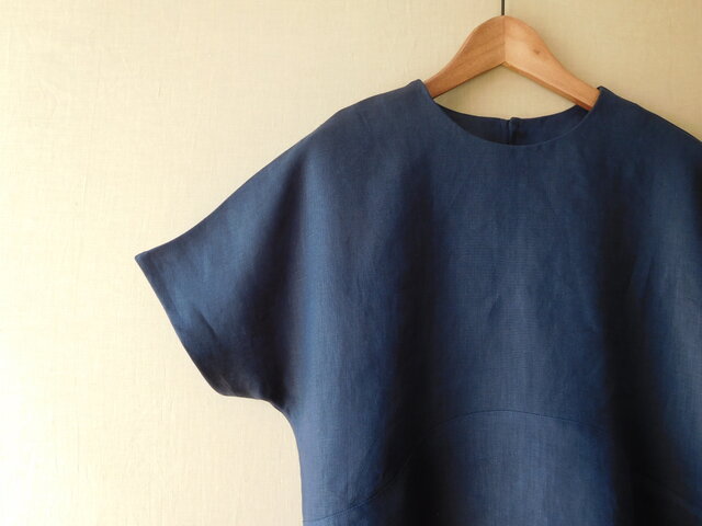 リネンのペプラムブラウス ネイビー(S~LL) | iichi 日々の暮らしを心地よくするハンドメイドやアンティークのマーケットプレイス