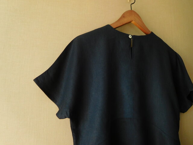 リネンのペプラムブラウス ブラック(S~LL) | iichi 日々の暮らしを心地よくするハンドメイドやアンティークのマーケットプレイス