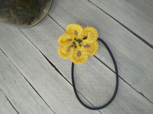 ビーズ付きフラワーヘアゴム | iichi ハンドメイド・クラフト作品・手仕事品の通販