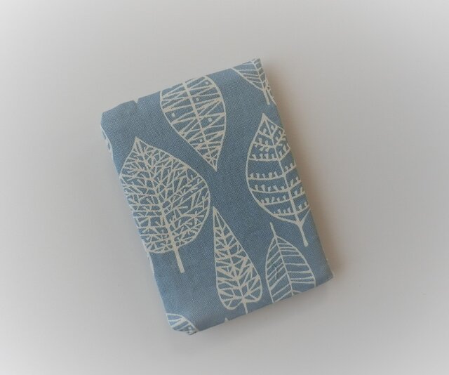 障害者手帳・タクシー券ケース リーフ・ブルー | iichi ハンドメイド・クラフト作品・手仕事品の通販