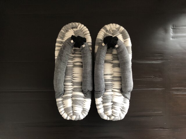 No.144【FLIP TEE FLOP】24cm 上質なJonoJonoを使ったミックス編みの布ぞうり モノトーン | iichi ハンドメイド・クラフト作品・手仕事品の通販