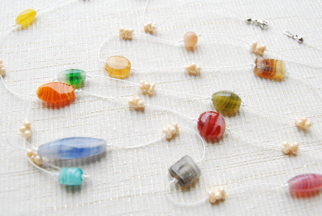 再販インドビーズのロングネックレス マルチカラーno.2 | iichi ハンドメイド・クラフト作品・手仕事品の通販