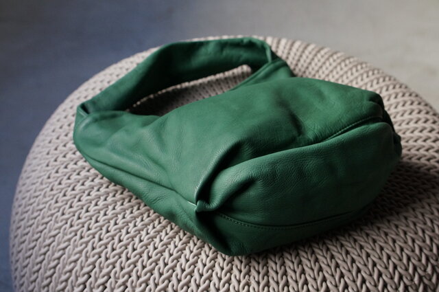 吸い付くようなタッチ感⁂軽く柔らかい袋タイプ・LUA(LA003)＃green⁂ | iichi ハンドメイド・クラフト作品・手仕事品の通販