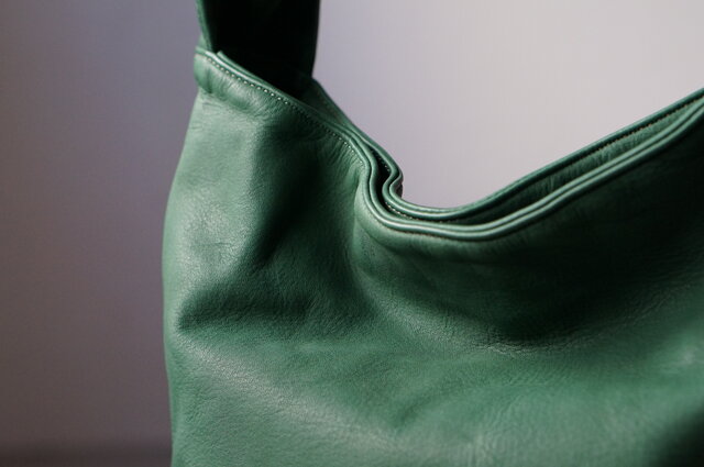 吸い付くようなタッチ感⁂軽く柔らかい袋タイプ・LUA(LA003)＃green⁂ | iichi ハンドメイド・クラフト作品・手仕事品の通販