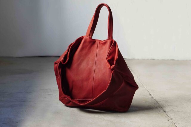 吸い付くようなタッチ感⁂軽く柔らかい2wayトートBAG・LUA(LA004)＃wineRED | iichi 日々の暮らしを心地よくするハンドメイドやアンティークのマーケットプレイス