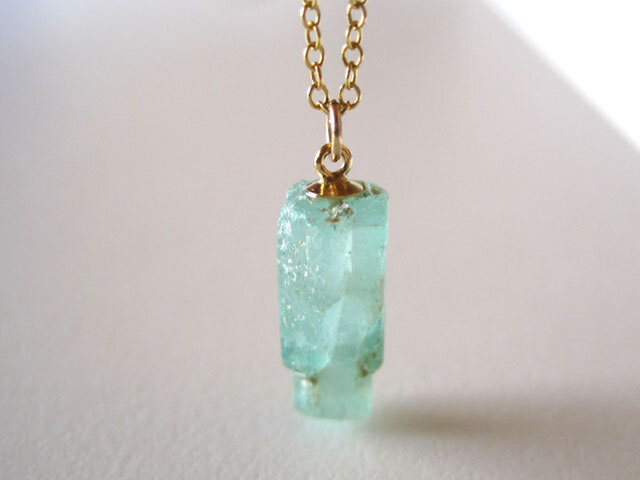 エメラルドの結晶原石ネックレス/Brazil 14kgf | iichi 日々の暮らしを心地よくするハンドメイドやアンティークのマーケットプレイス