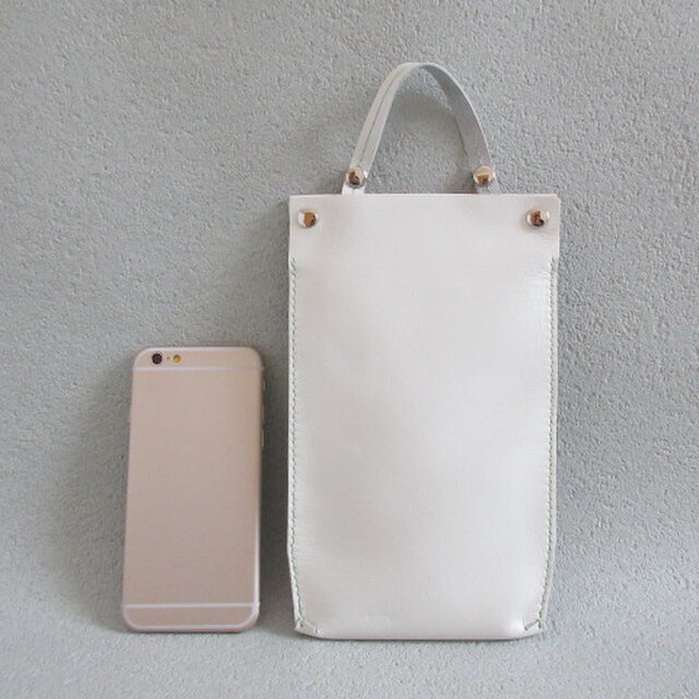 【アウトレットライン】よくばり3way♪《牛革》スマホショルダーポーチ・フラットタイプ・068 | iichi ハンドメイド・クラフト作品・手仕事品の通販