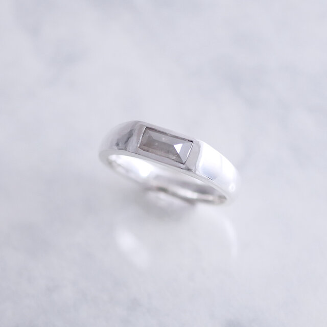 ナチュラルダイヤモンドのリング Gray Square shape | iichi 日々の暮らしを心地よくするハンドメイドやアンティークのマーケットプレイス