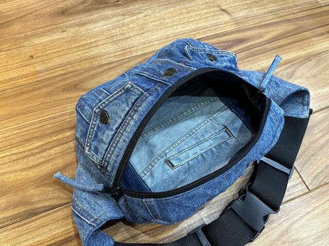 ボディバッグ★デニムリメイク★トートバッグ マザーズバッグ ウエストポーチ カバン 男前 アップサイクル | iichi ハンドメイド・クラフト作品・手仕事品の通販
