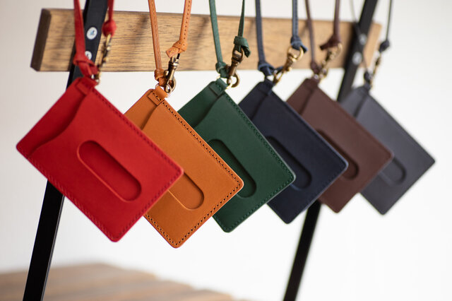 レザーパスケース 国産牛革 定期入れ キャメル ストラップ付き apo-08hn | iichi ハンドメイド・クラフト作品・手仕事品の通販