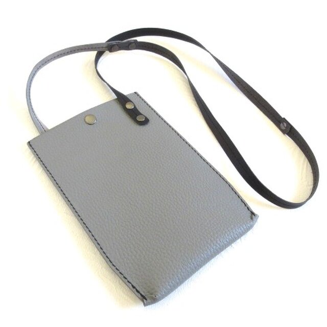 【アウトレットライン】《牛革》2WAYサコッシュ・フラットミニ・シュリンクレザー・グレー・092 | iichi ハンドメイド・クラフト作品・手仕事品の通販