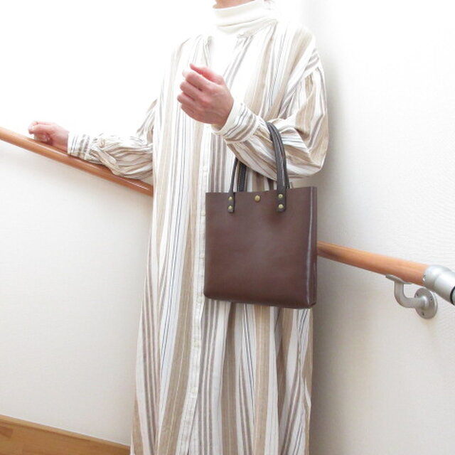 《牛革》new♪スクエアミニトート・スムースソフトレザー・ダークブラウン・0467 | iichi ハンドメイド・クラフト作品・手仕事品の通販