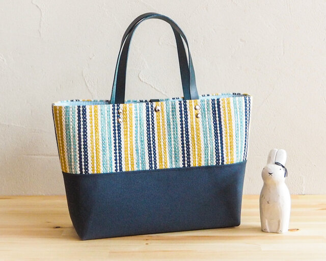 春のマルチボーダー手織り布の横長トート（ブルー） | iichi ハンドメイド・クラフト作品・手仕事品の通販