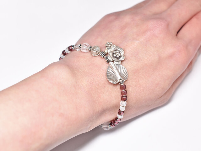 お花と蕾、ハート型の葉っぱカレンシルバーとグーズベリー、ハーキマーダイヤモンド、パープルアンティークビーズのブレス | iichi ハンドメイド・クラフト作品・手仕事品の通販