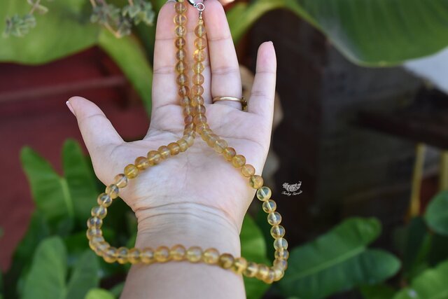 琥珀★イエローアンバーB ネックレス 996 | iichi 日々の暮らしを心地よくするハンドメイドやアンティークのマーケットプレイス