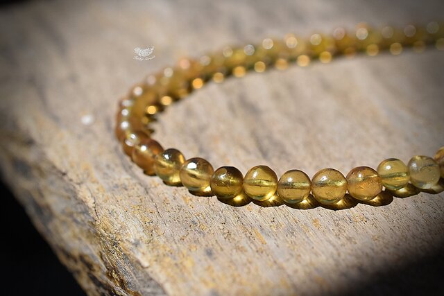 琥珀★イエローアンバーB ネックレス 996 | iichi 日々の暮らしを心地よくするハンドメイドやアンティークのマーケットプレイス