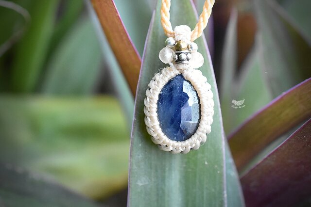 ブルーのグラデーション★bicolor サファイア マクラメネックレス998 | iichi ハンドメイド・クラフト作品・手仕事品の通販