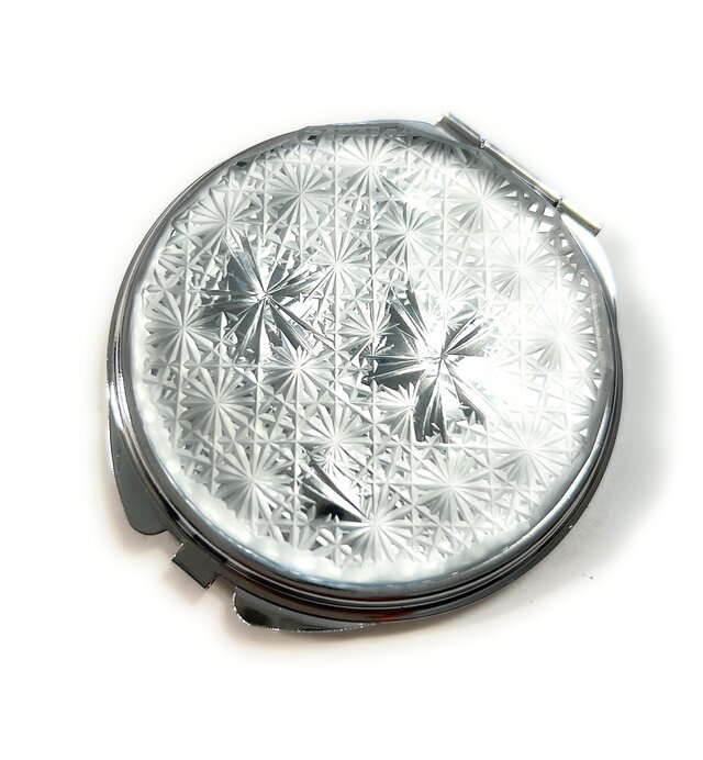 「招福・満開の桜の如き女性」東京切子コンパクトミラー 木花之佐久夜毘売 ～コノハナノサクヤヒメ～ Silver | iichi 日々の暮らしを心地よくするハンドメイドやアンティークのマーケットプレイス