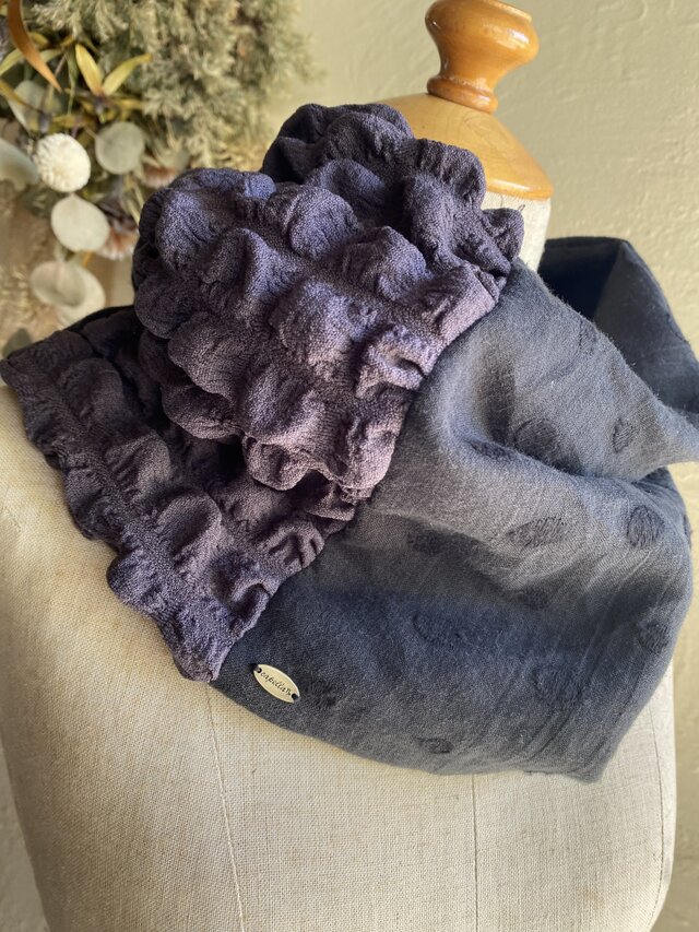 capella ドット刺繍がステキなブラックリネン×チャコールグレーポコポコポップコーン生地のスヌード | iichi ハンドメイド・クラフト作品・手仕事品の通販