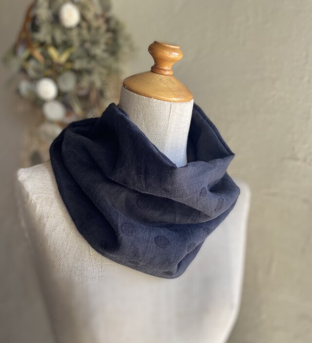 capella ドット刺繍がステキなブラックリネン×チャコールグレーポコポコポップコーン生地のスヌード | iichi ハンドメイド・クラフト作品・手仕事品の通販