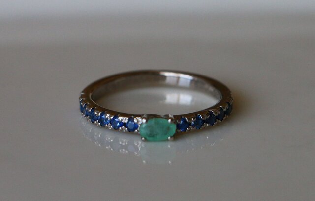 天然石＊エメラルド＆サファイア ハーフエタニティ 指輪＊14号 SV | iichi 日々の暮らしを心地よくするハンドメイドやアンティークのマーケットプレイス