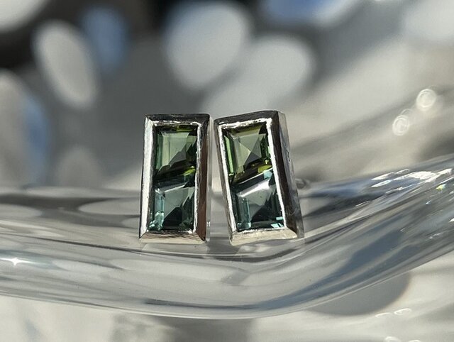 2色のトルマリン・ピアス（silver） | iichi 日々の暮らしを心地よくするハンドメイドやアンティークのマーケットプレイス