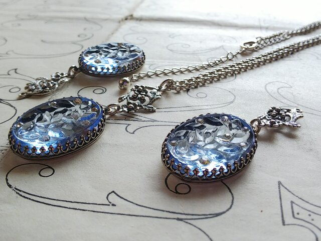 ヴィンテージ 7粒 Rhinestone/ Leaf (ライトサファイア）アンティークSilverネックレス | iichi 日々の暮らしを心地よくするハンドメイドやアンティークのマーケットプレイス