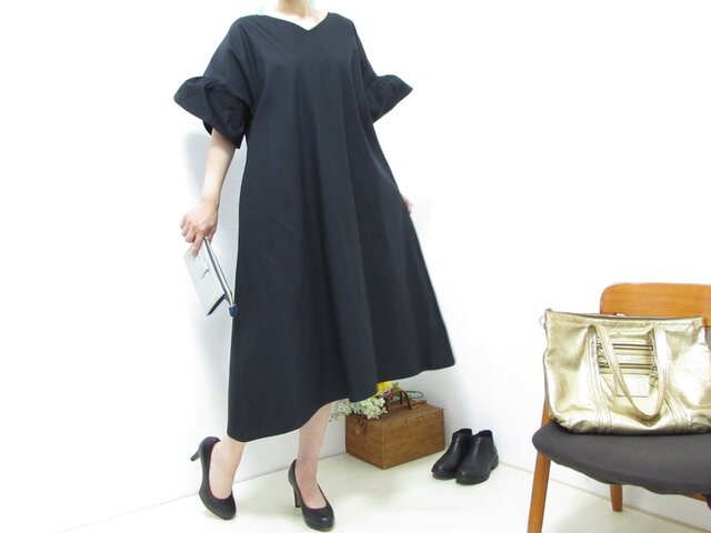 2738きちんとさんのブラックのAラインワンピース コットン | iichi 日々の暮らしを心地よくするハンドメイドやアンティークのマーケットプレイス