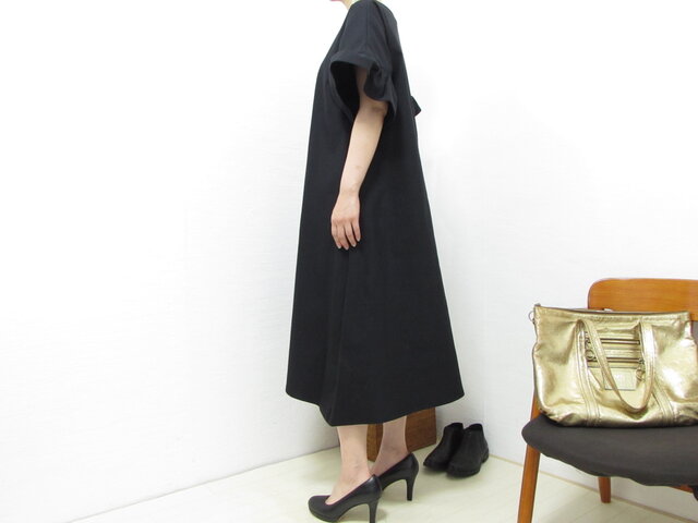 2738きちんとさんのブラックのAラインワンピース コットン | iichi 日々の暮らしを心地よくするハンドメイドやアンティークのマーケットプレイス