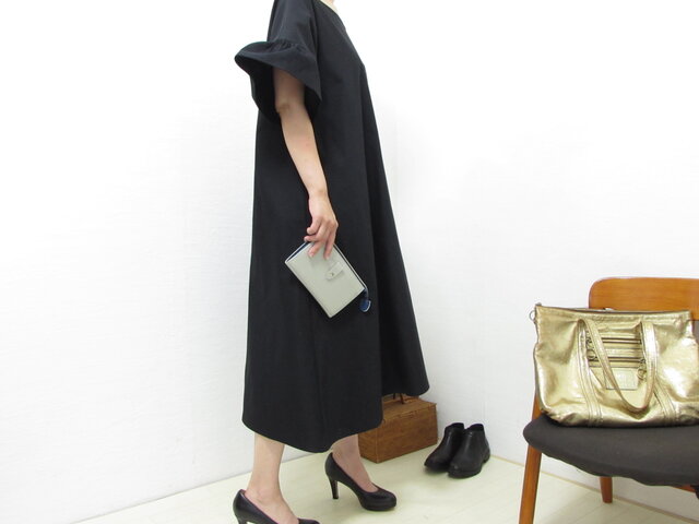 2738きちんとさんのブラックのAラインワンピース コットン | iichi 日々の暮らしを心地よくするハンドメイドやアンティークのマーケットプレイス