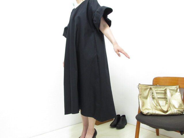 2738きちんとさんのブラックのAラインワンピース コットン | iichi 日々の暮らしを心地よくするハンドメイドやアンティークのマーケットプレイス