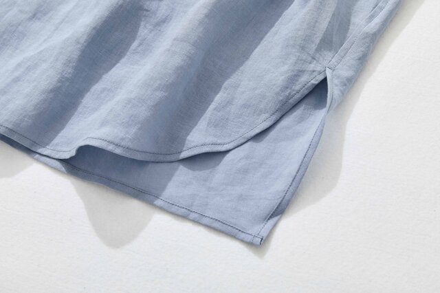 ★2023新色★着回しの一枚になれる 麻のシャツ 麻100％ 長袖 薄い水色 220606-2 | iichi 日々の暮らしを心地よくするハンドメイドやアンティークのマーケットプレイス