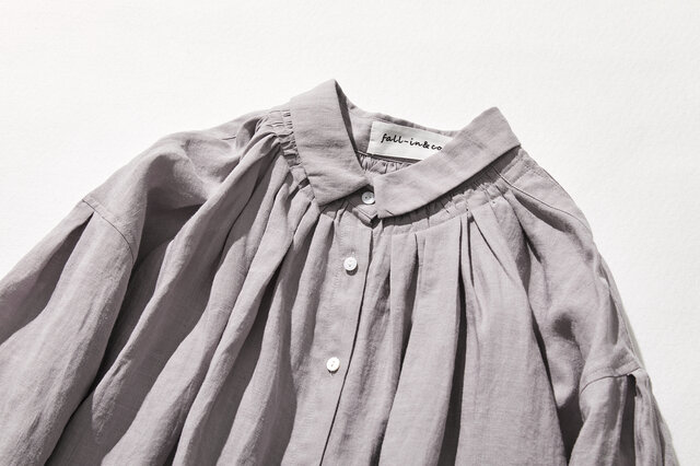 ★2023新色★着回しの一枚になれる 麻のシャツ 麻100％ 長袖 スカイグレー 220606-4 | iichi 日々の暮らしを心地よくするハンドメイドやアンティークのマーケットプレイス