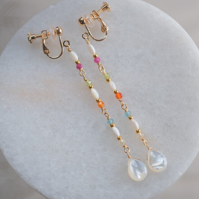 skel litrík long earring シェル天然石ピアス・イヤリング ルビー×ペリドット×カーネリアン×シトリン | iichi ハンドメイド・クラフト作品・手仕事品の通販