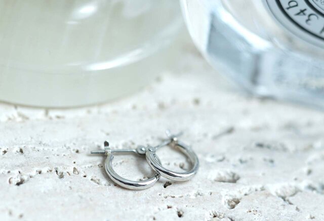 【送料無料】Pt900 1.5mm×10mm フープピアス ペア | iichi 日々の暮らしを心地よくするハンドメイドやアンティークのマーケットプレイス
