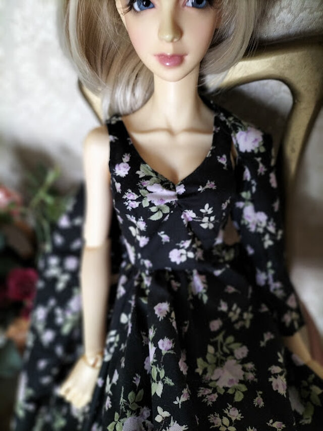 SD16タイプ用 黒の花柄ワンピと肩掛けマーガレット | iichi ハンドメイド・クラフト作品・手仕事品の通販