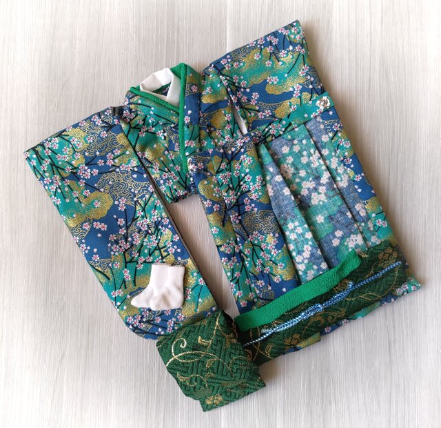 「隠れ里の四季…夜半」22cmドール振袖着物【展示作品】 | iichi 日々の暮らしを心地よくするハンドメイドやアンティークのマーケットプレイス